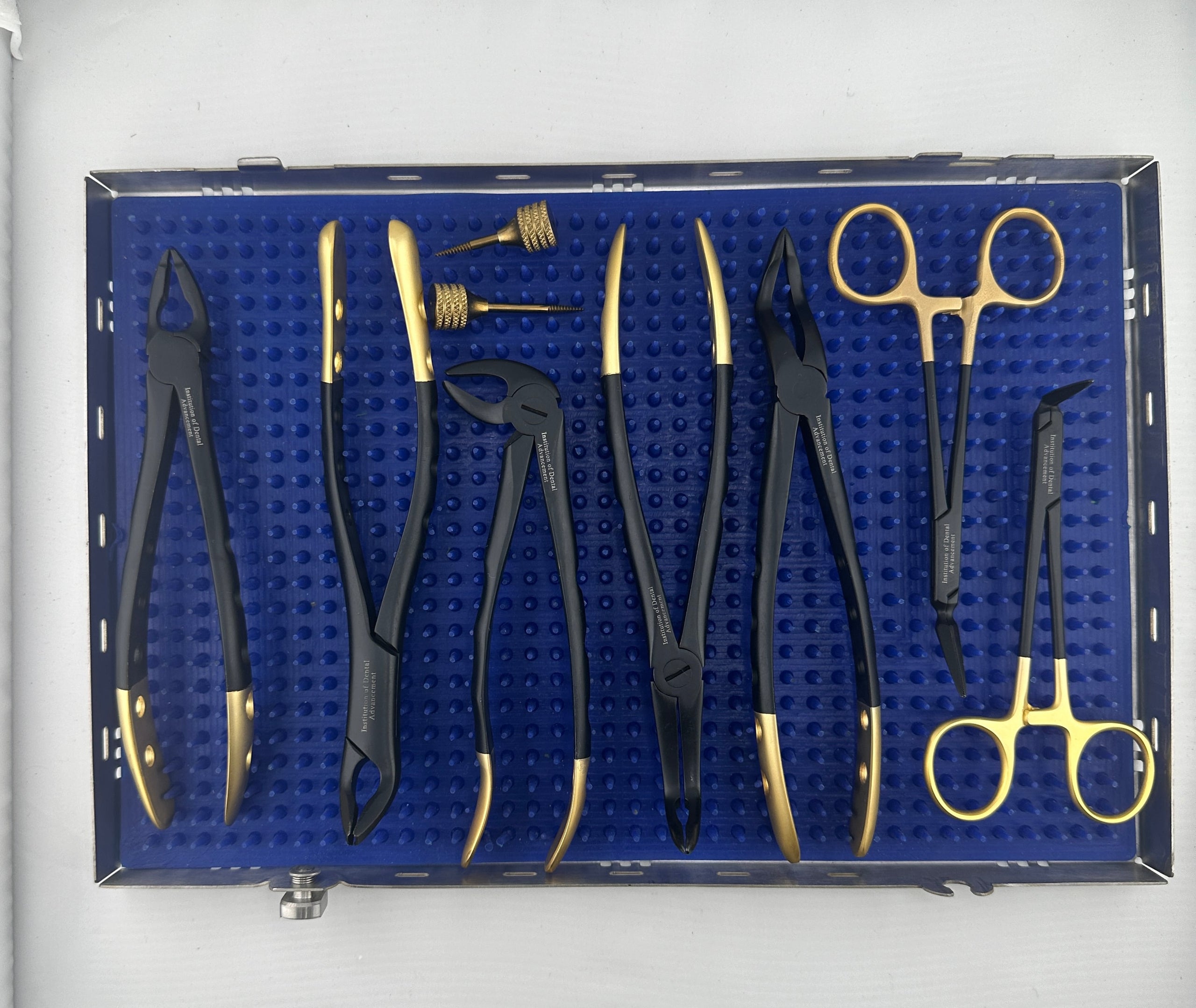 Atraumatic EXT Forceps Kit - Master Clinical Series | DentalCEtraining Shop